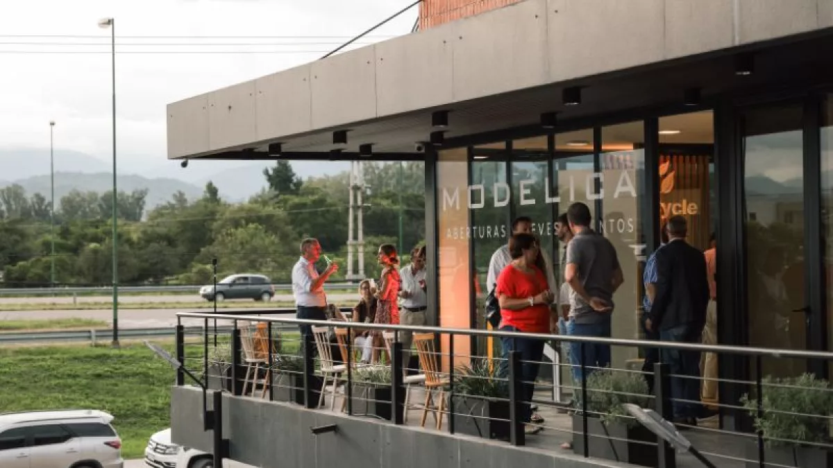 ¡Pasen y vean! Modélica abrió su nuevo showroom en El Sitio (en San ...